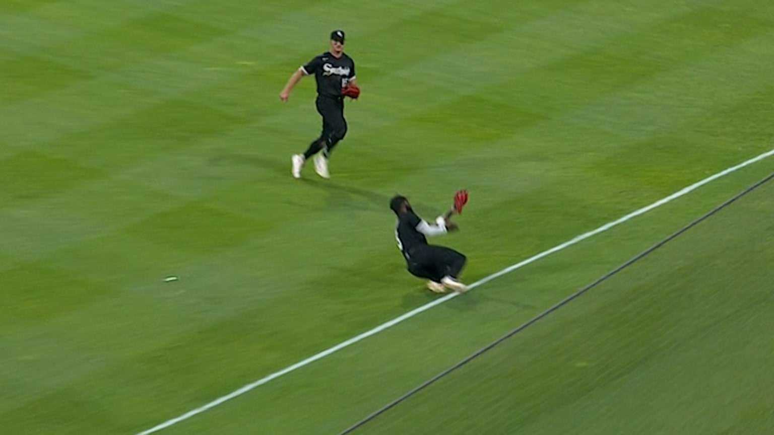 Josh Harrison makes a sliding grab in shallow right | 06/21/2022 ...