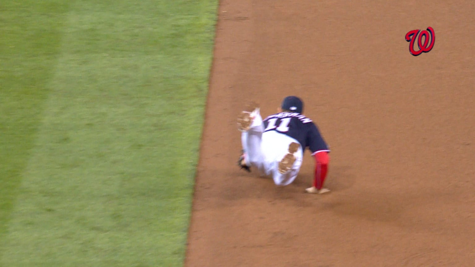 PIT@WSH: Zimmerman lays out to make a diving play | 04/12/2019 | MLB.com