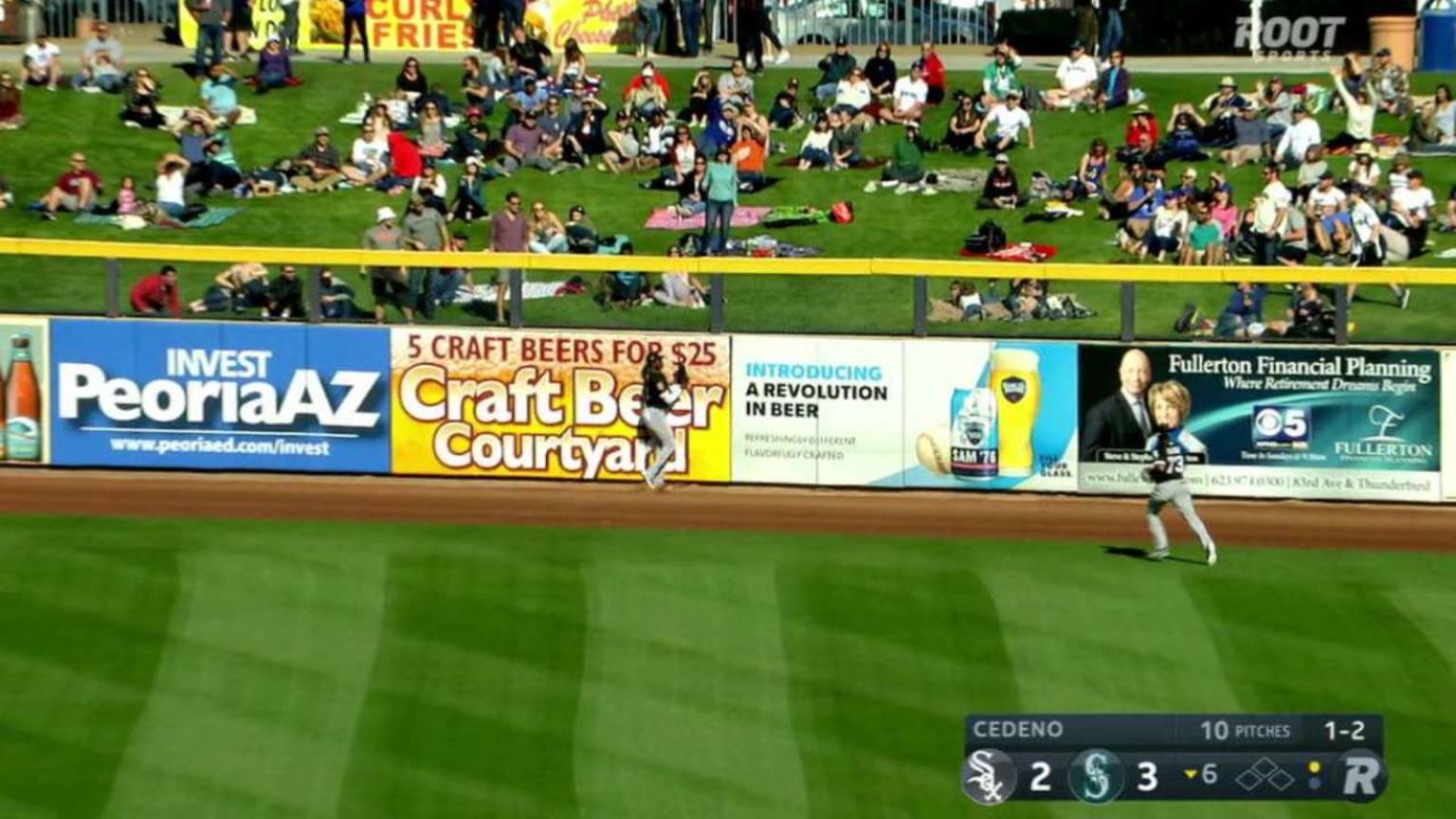 CWS@SEA: Robert makes catch at the track | 02/24/2018 | New York Mets