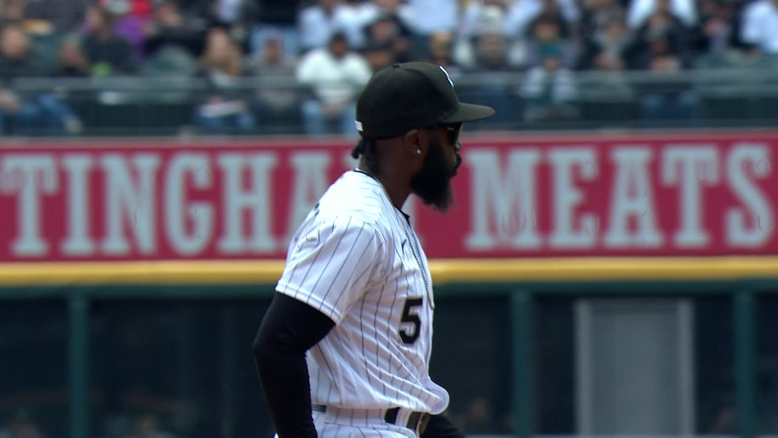 Josh Harrison makes sliding stop at third | 04/16/2022 | Chicago White Sox
