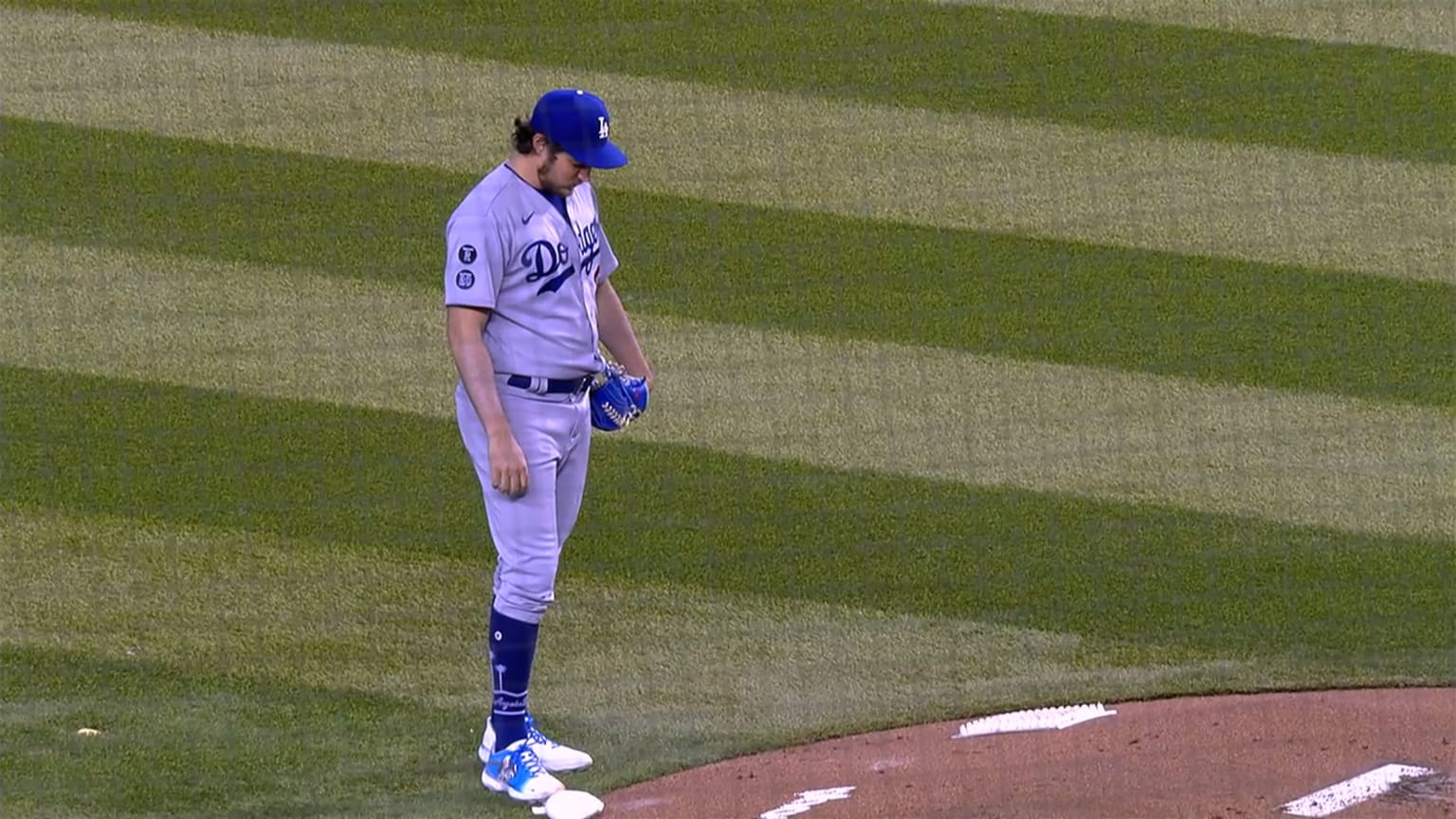 Bauer fans eight, allows no runs across seven frames | 06/18/2021 | MLB.com