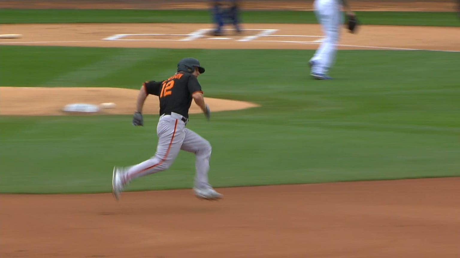 Alex Dickerson lifts a leadoff triple | 03/11/2020 | San Francisco Giants