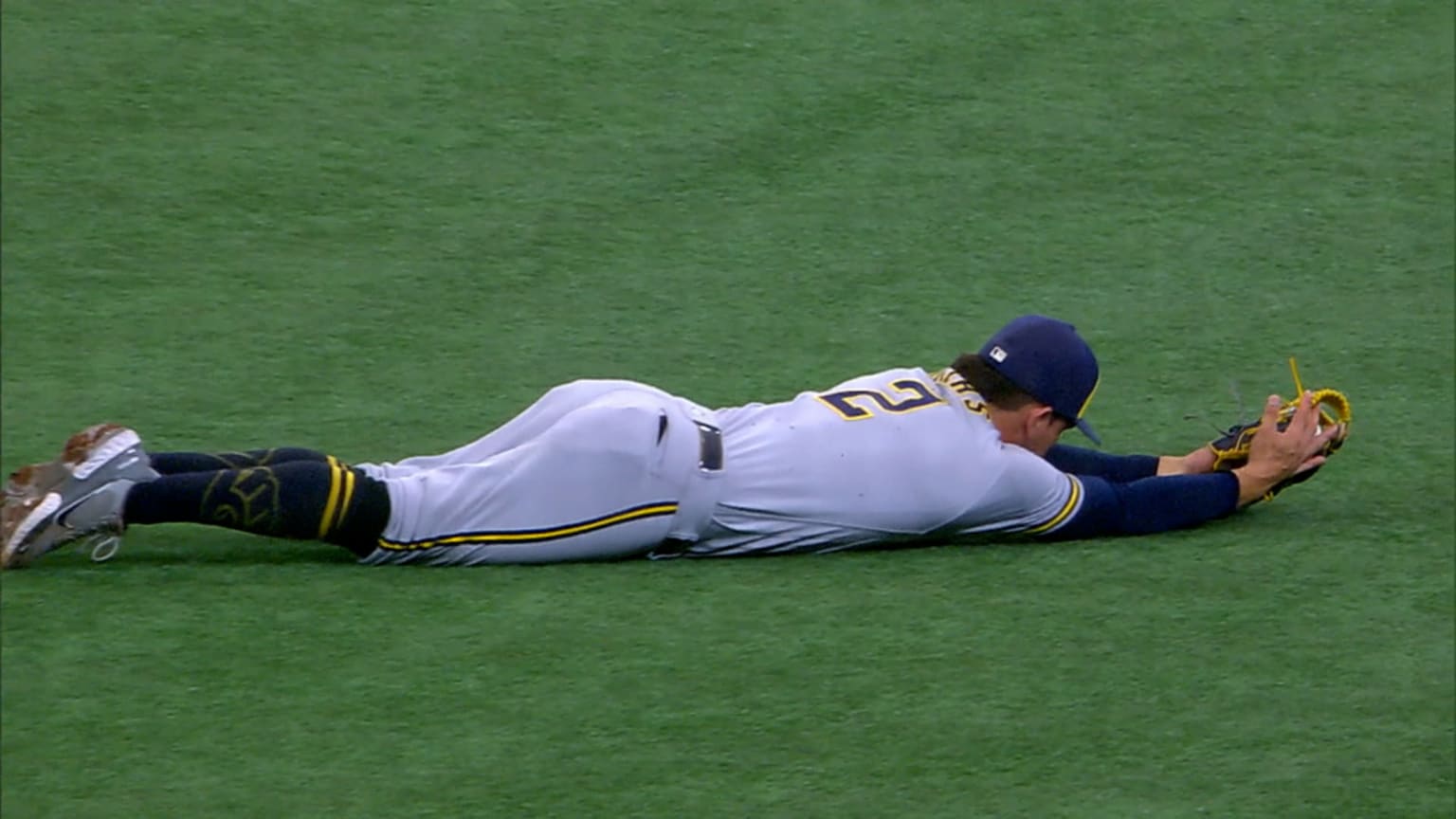 Luis Urías makes close diving catch in the 1st frame | 06/29/2022 | MLB.com
