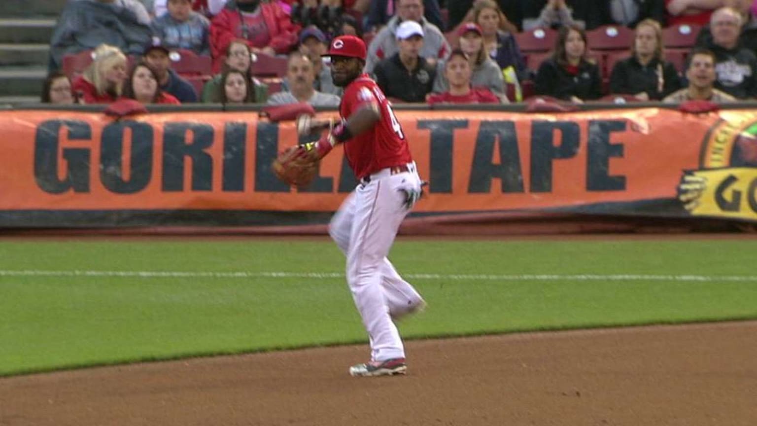 MIL@CIN: Phillips makes a great throw to nab Villar | 05/05/2016 | MLB.com