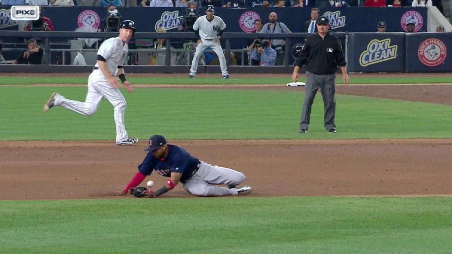 Hicks, Aaron vs Abad, Fernando - SINGLE | 08/31/2017 | MLB.com