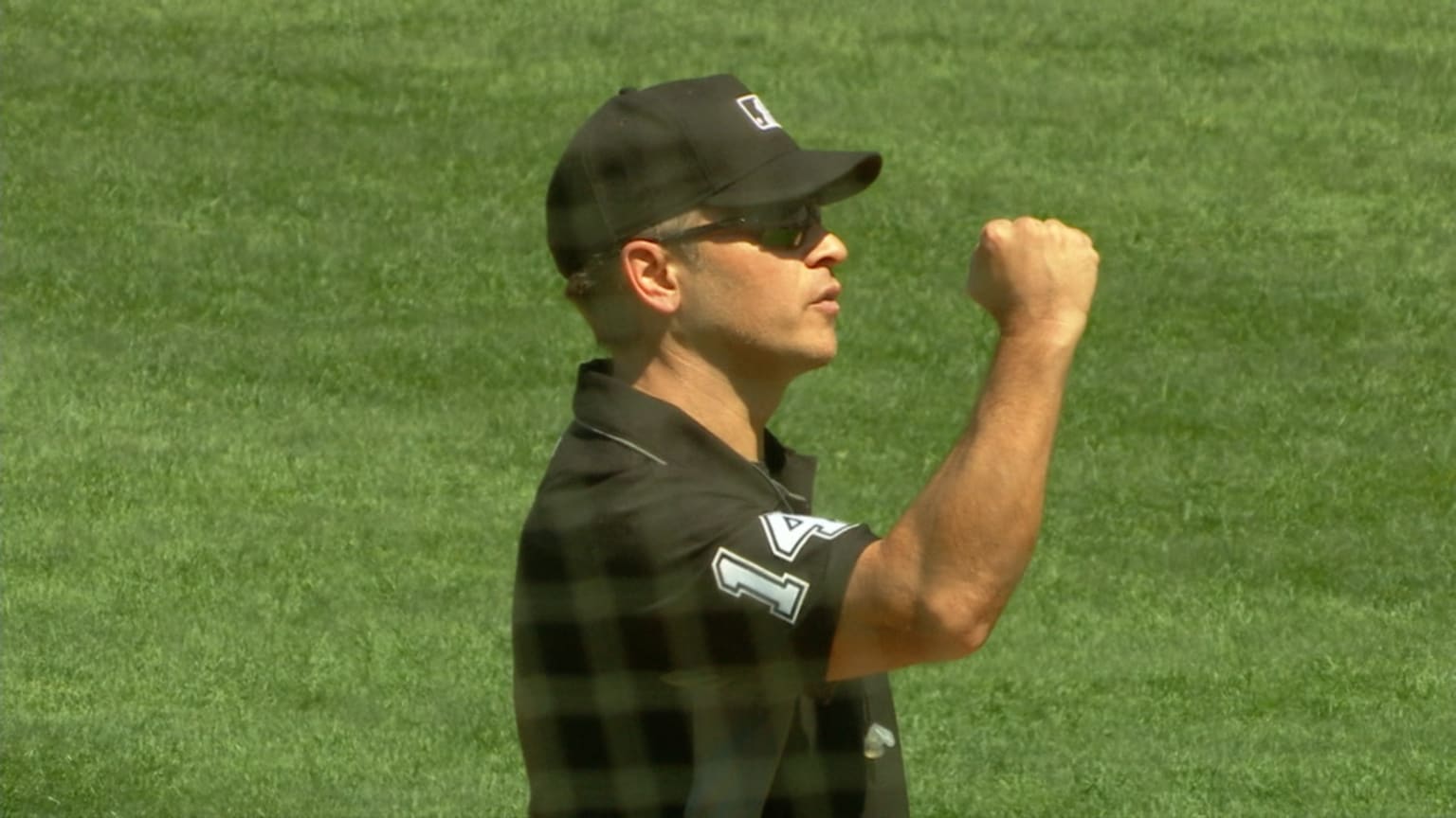 Bryson Stott was confirmed out at home after review | 08/20/2022 | New ...