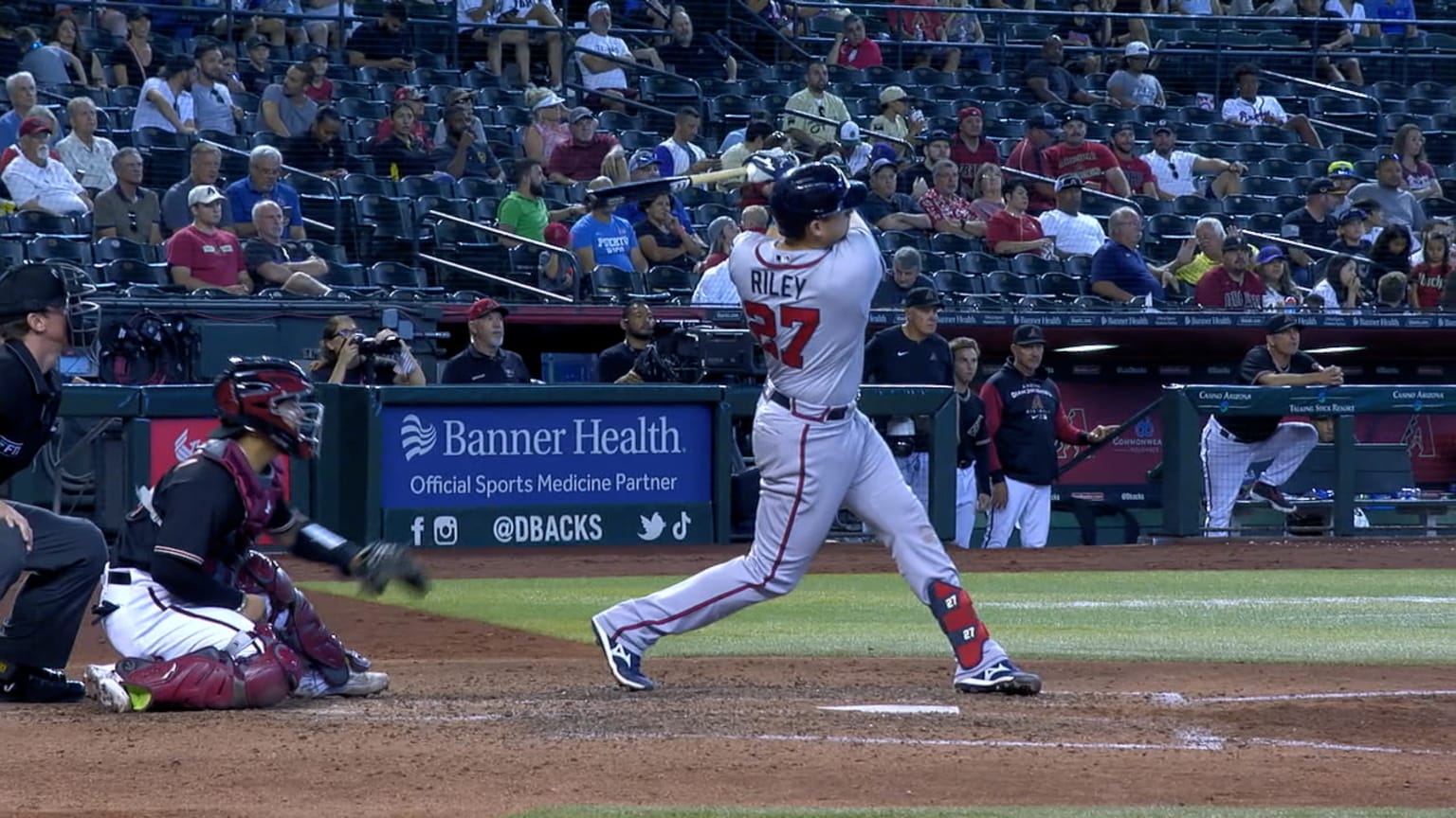 Austin Riley hammers a three-run home run to left | 06/01/2022 ...