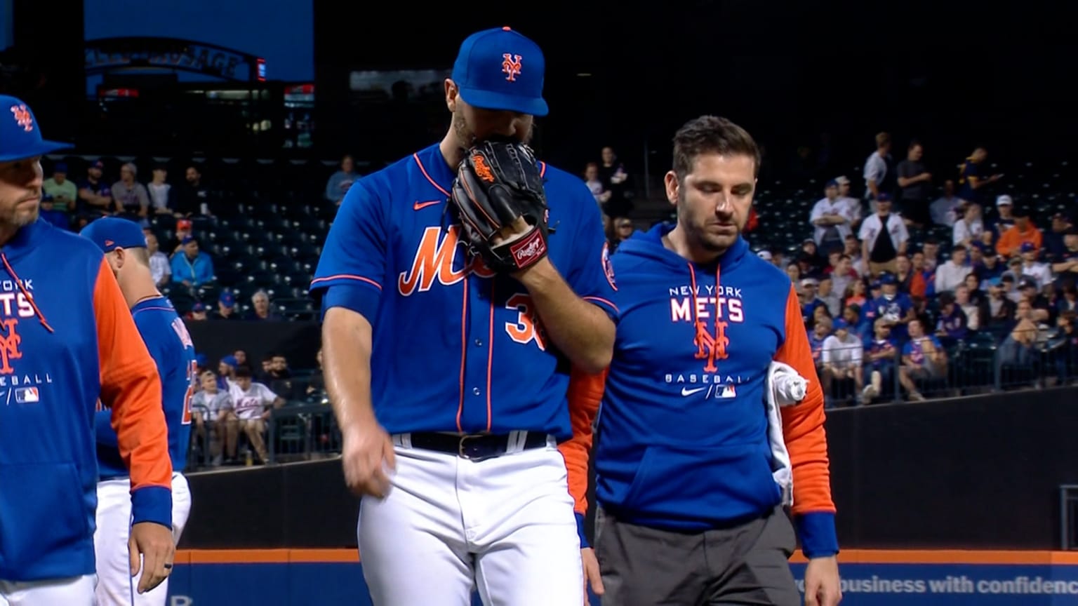 Tylor Megill leaves the game with an apparent injury | 06/16/2022 | New ...