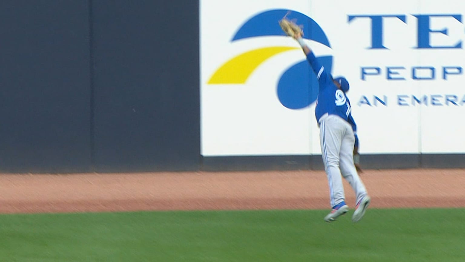 Reggie Pruitt saves a run with a great diving catch | 03/10/2020 ...