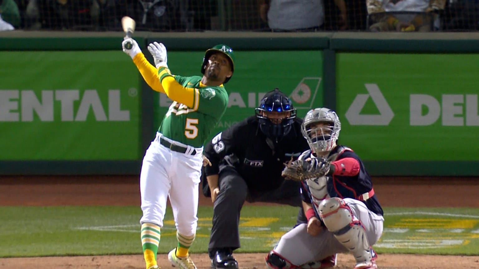 Tony Kemp ties the game at 4 with a sacrifice fly | 04/29/2022 | Athletics