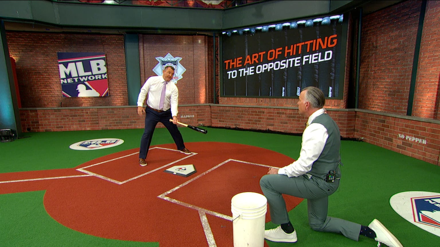 MLB Tonight demos Miguel Cabrera's art of going oppo | 04/25/2022 | MLB.com