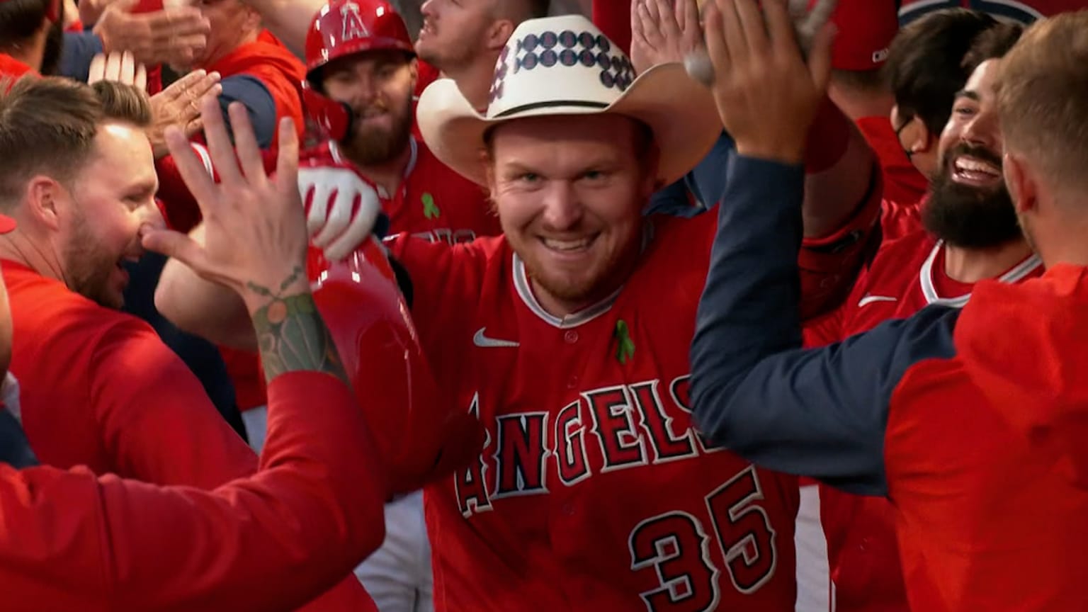 Chad Wallach hits his first Angels home run | 05/10/2022 | Los Angeles ...