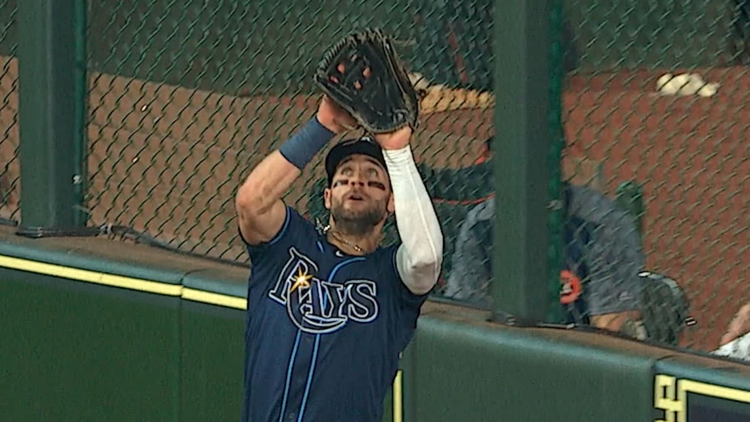 TB@HOU Gm1: Kiermaier robs Gurriel with leaping catch | 10/04/2019 ...