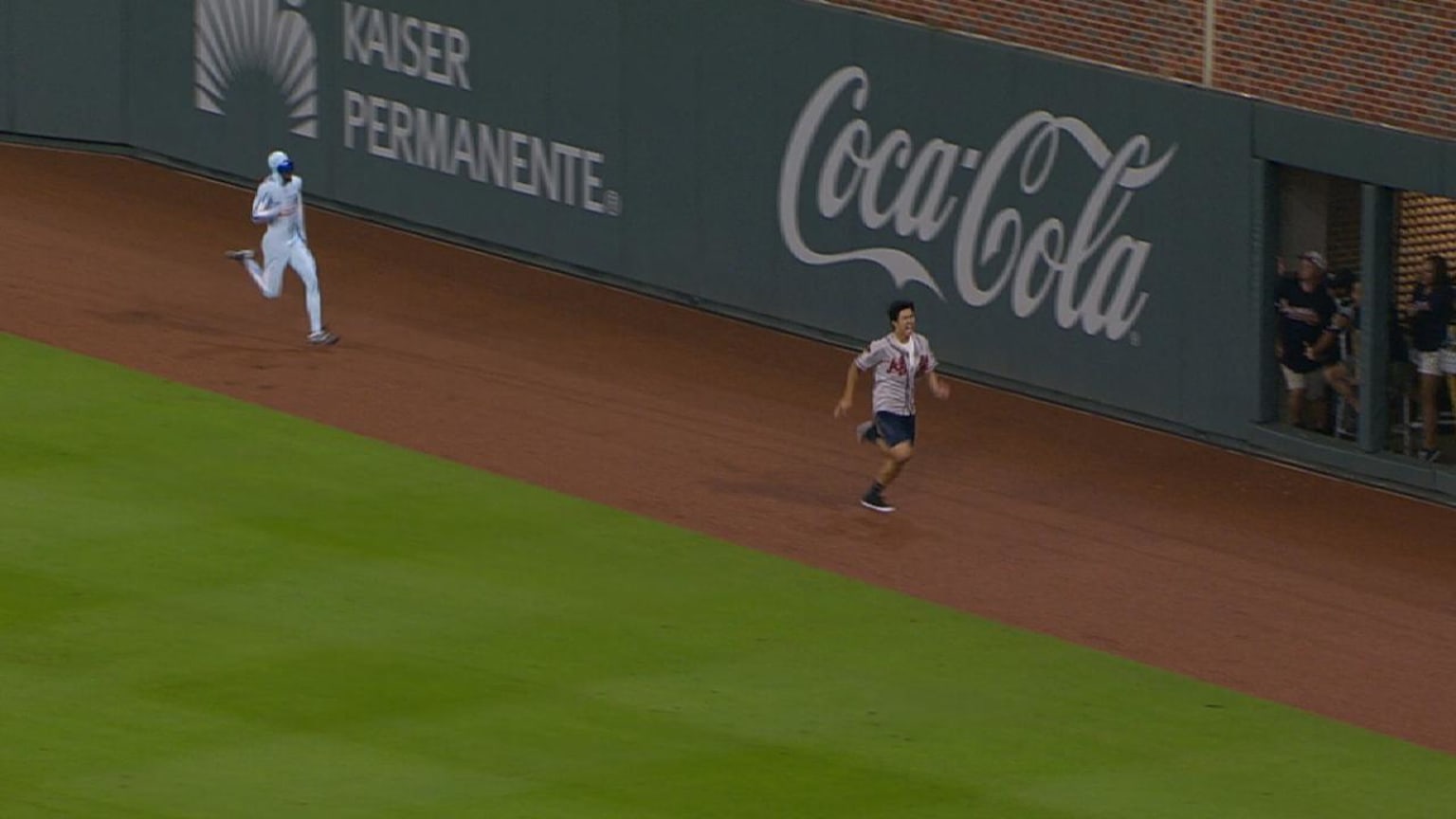 COL@ATL: Fan pumped up after beating The Freeze | 08/18/2018 | Houston ...