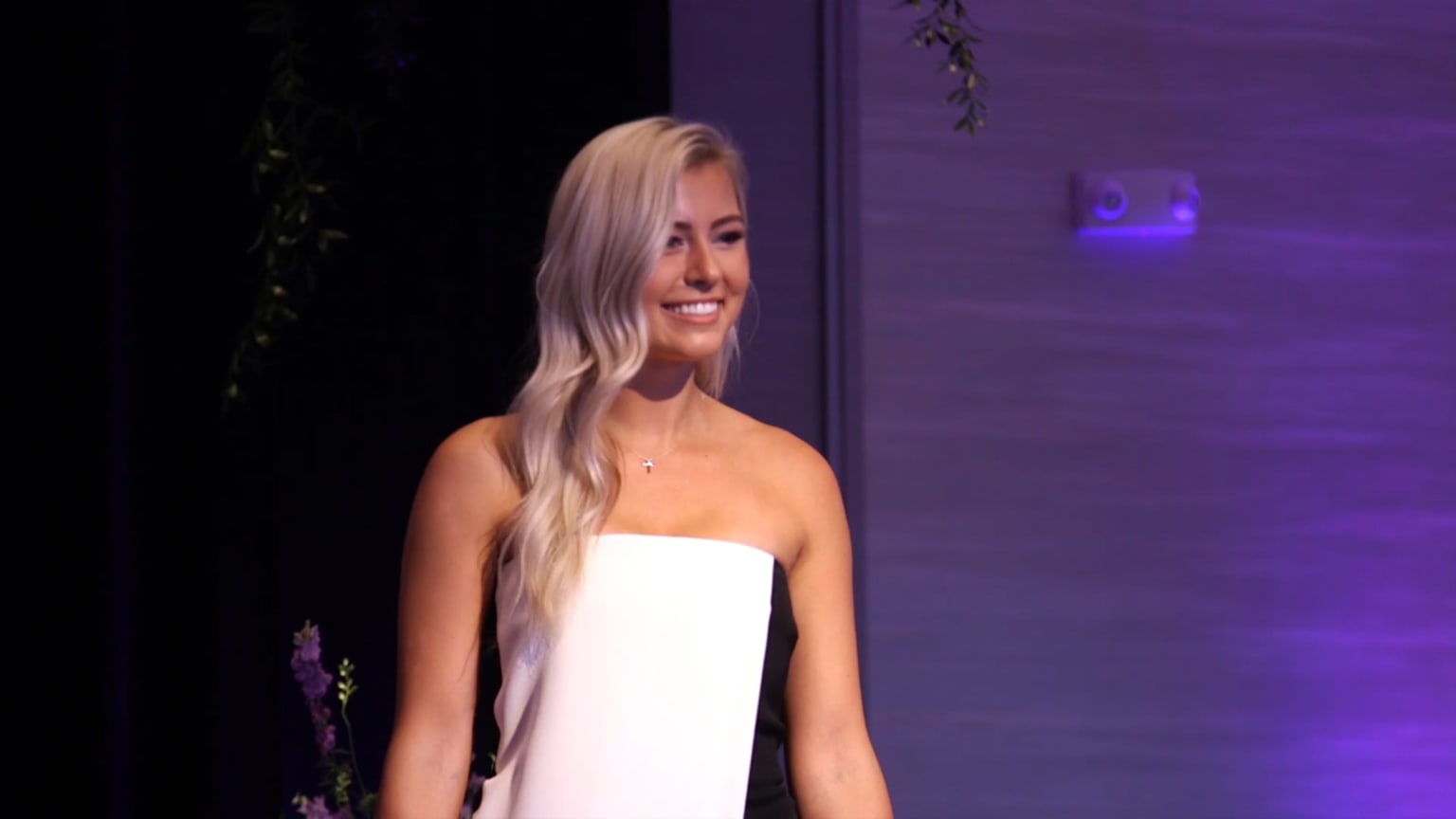 Red Sox Wives at Fenway to the Runway | 09/09/2019 | MLB.com