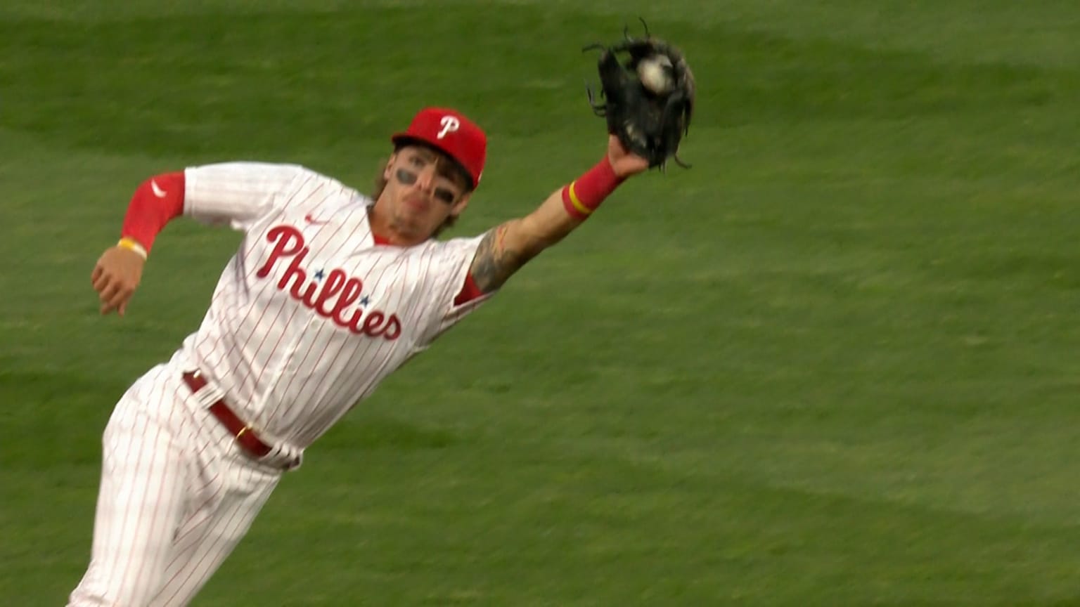 Bryson Stott makes a diving catch at second base | 04/12/2022 ...