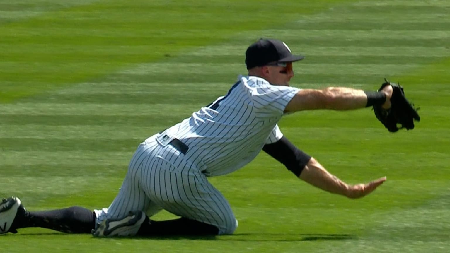 Gardner lays out for a diving catch and starts a DP | 09/06/2021 | New ...
