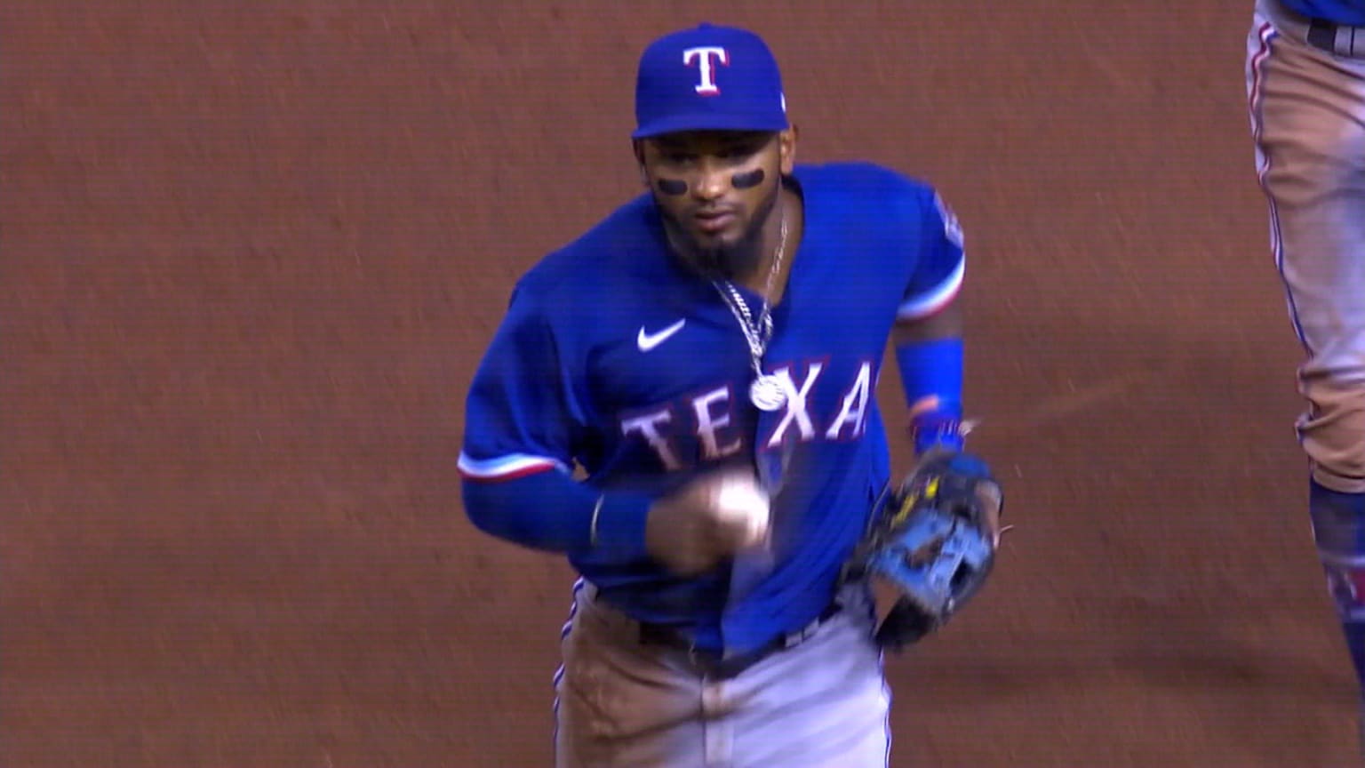 Yonny Hernández luce su guante en las paradas cortas | 07/09/2021 | Los ...