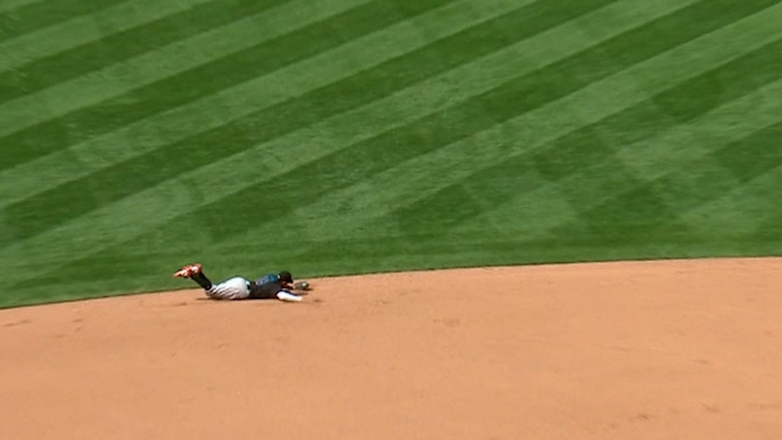 Miguel Rojas makes nice diving catch in the 8th | 04/10/2021 | Arizona ...