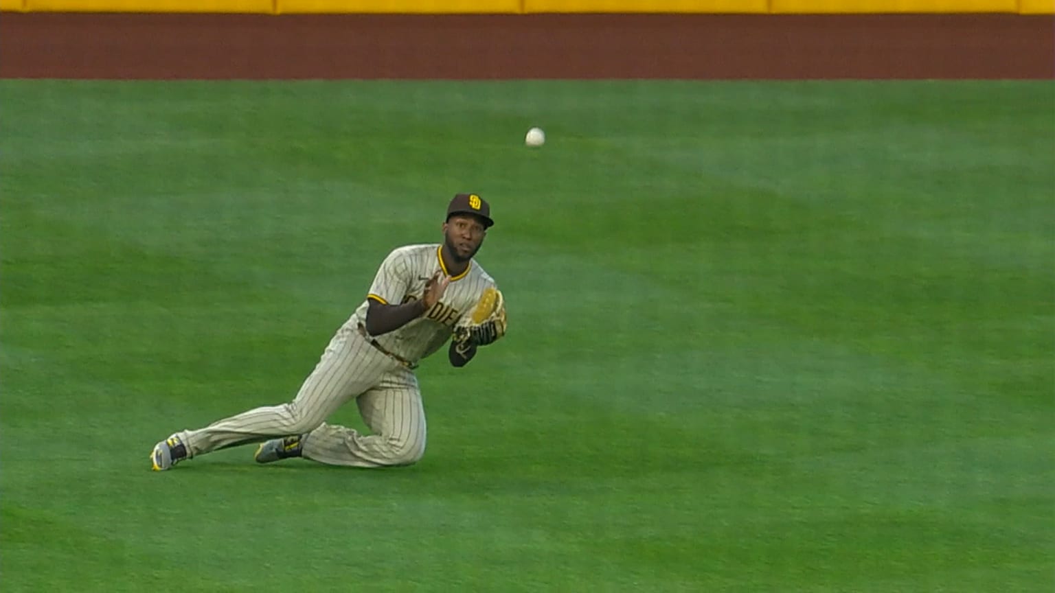 Jurickson Profar ranges, dives to make catch | 04/12/2021 | San ...