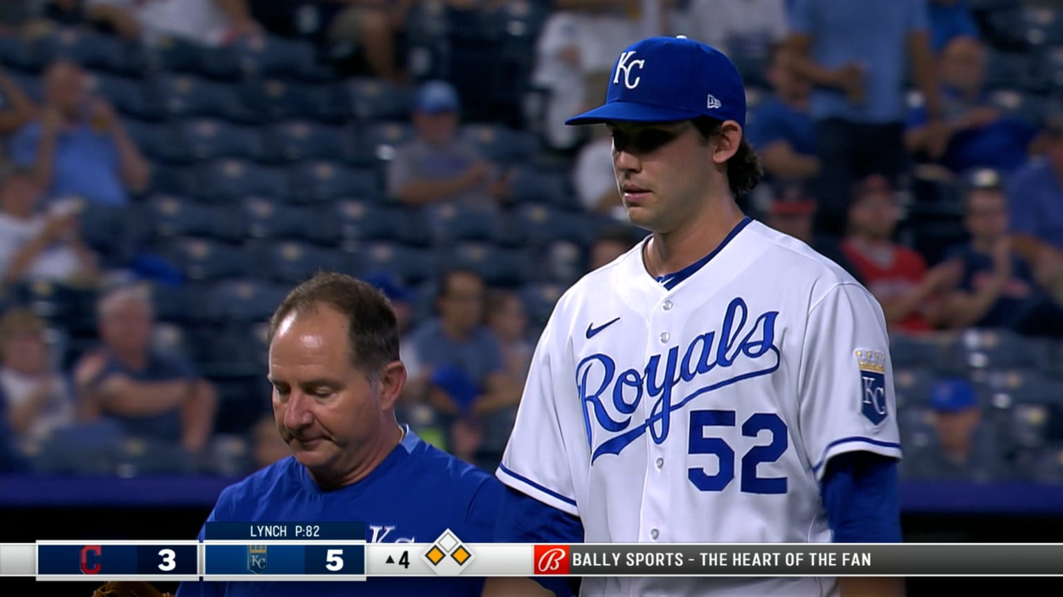 Lynch sale del juego en la 4ta | 29/09/2021 | Los Guardians de Cleveland