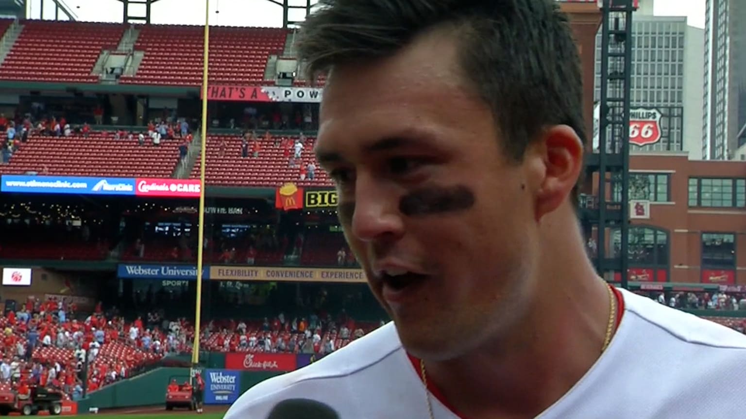 Lars Nootbaar talks to the crew immediately after win | 08/04/2022 | St ...