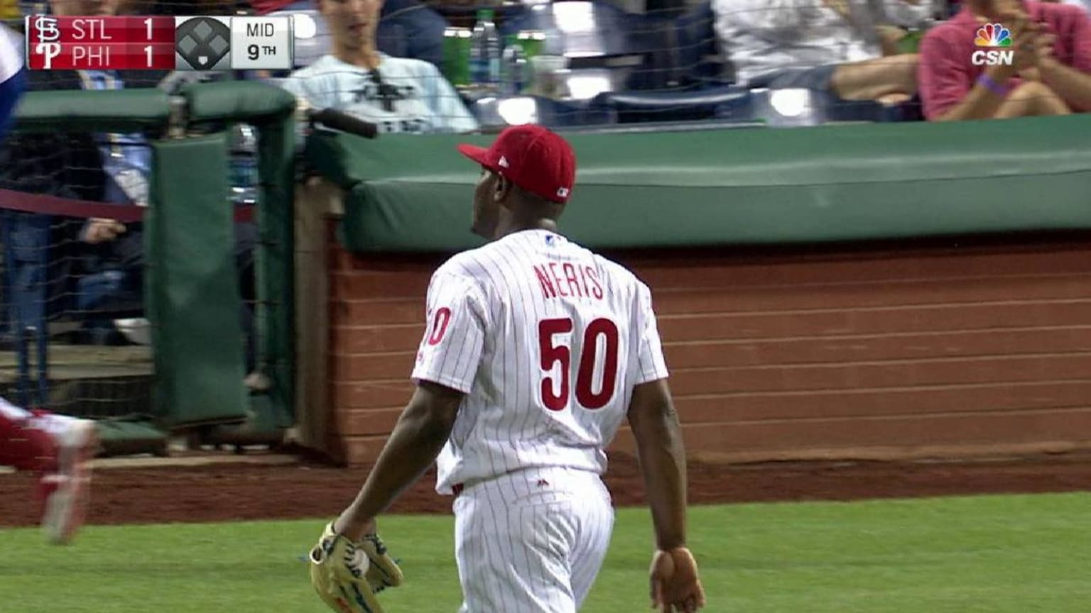 Neris shows off reflexes | 06/20/2017 | MLB.com