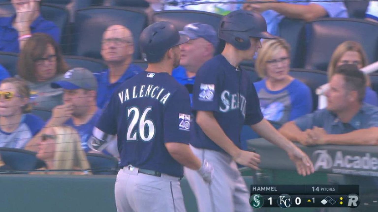 SEA@KC: Valencia plates Segura to open scoring | 08/04/2017 | MLB.com