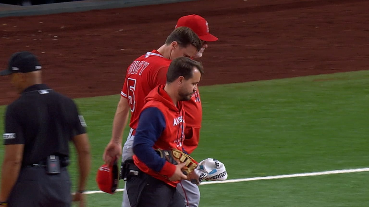 Matt Duffy exits after colliding with Adolis García | 05/17/2022 | MLB.com