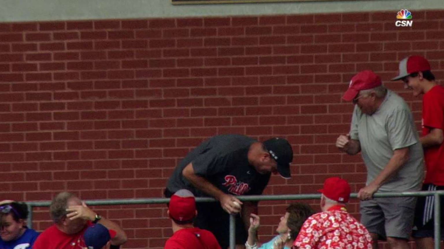 STL@PHI: Fan snags a foul ball, scares broadcasters | 08/21/2016 ...