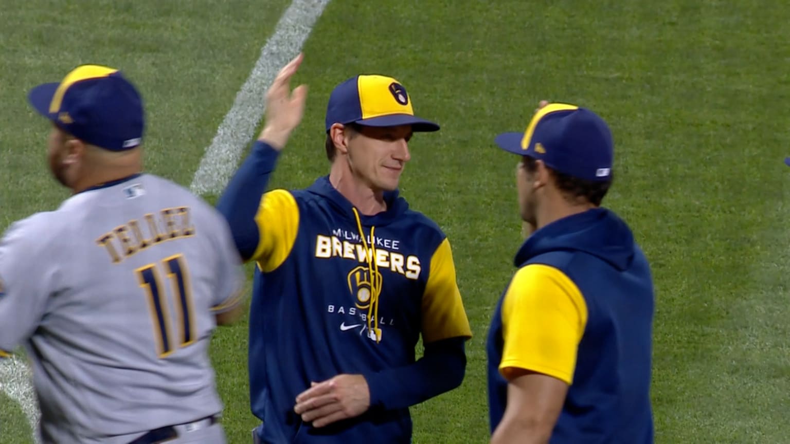 Peter Strzelecki seals the win in the 9th | 06/15/2022 | Milwaukee Brewers