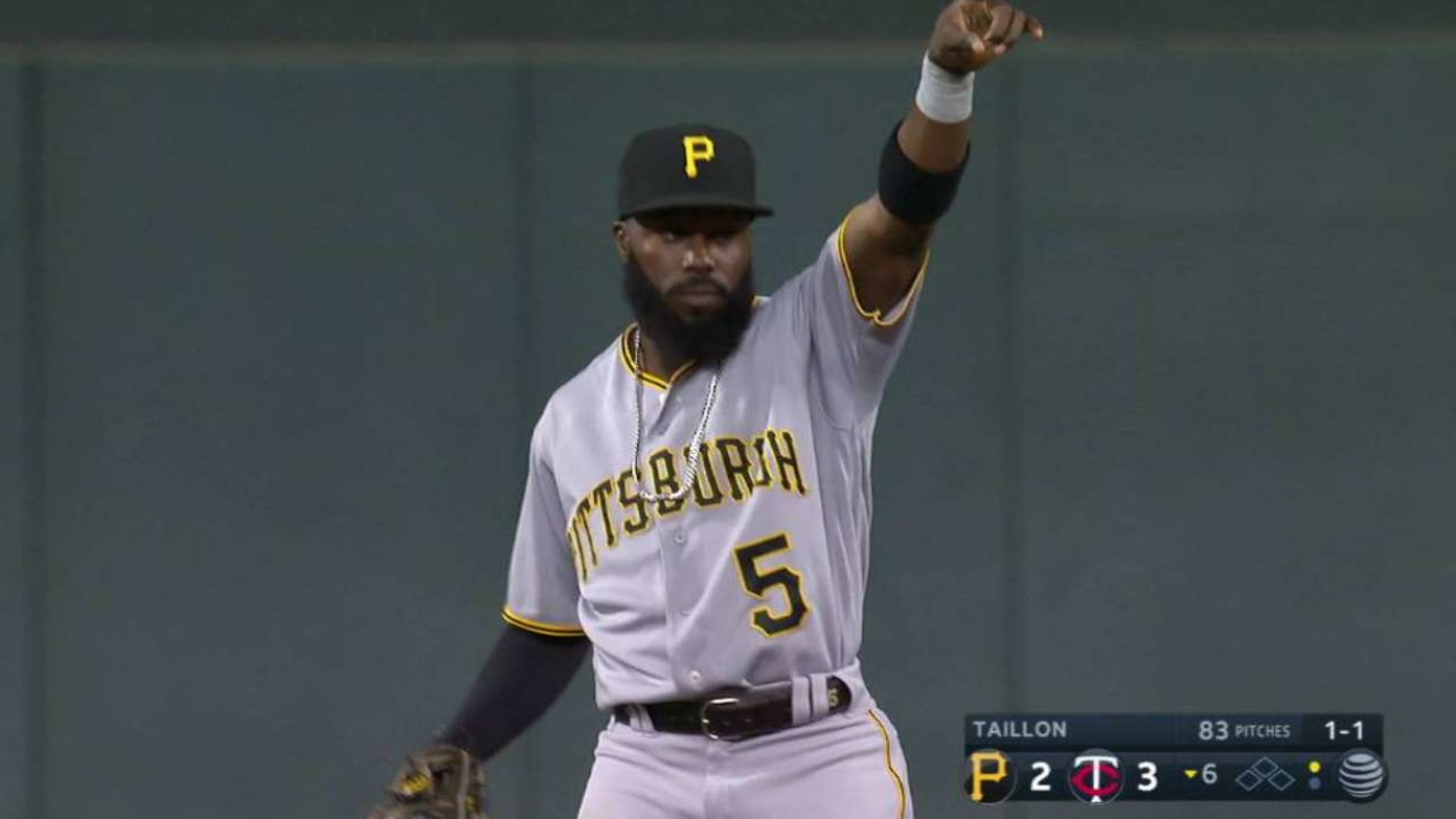 Harrison's acrobatic tag | 08/14/2018 | Cincinnati Reds