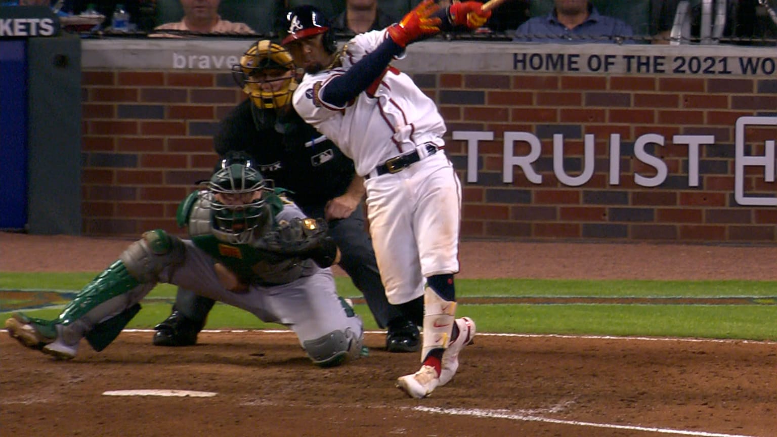 Ozzie Albies crushes a three-run homer to left field | 06/08/2022 ...