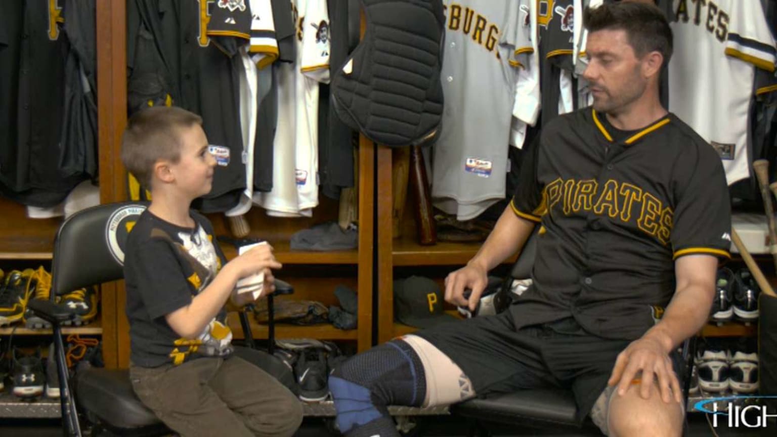 The Junior Reporter interviews Pirates players | 10/05/2016 | MLB.com