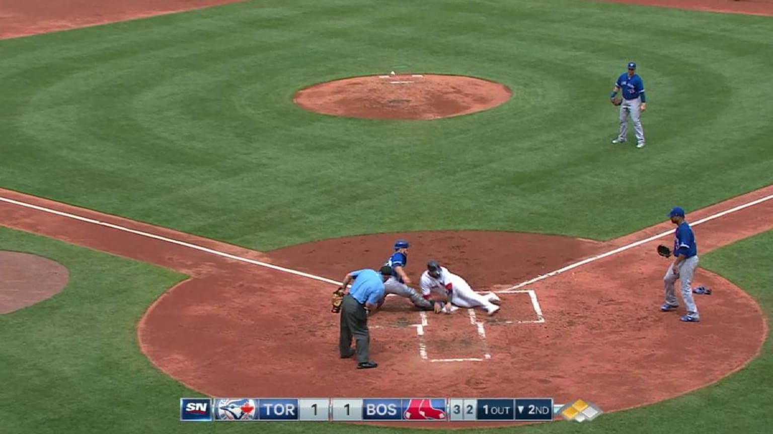 Pearce throws out Leon | 07/20/2017 | Boston Red Sox