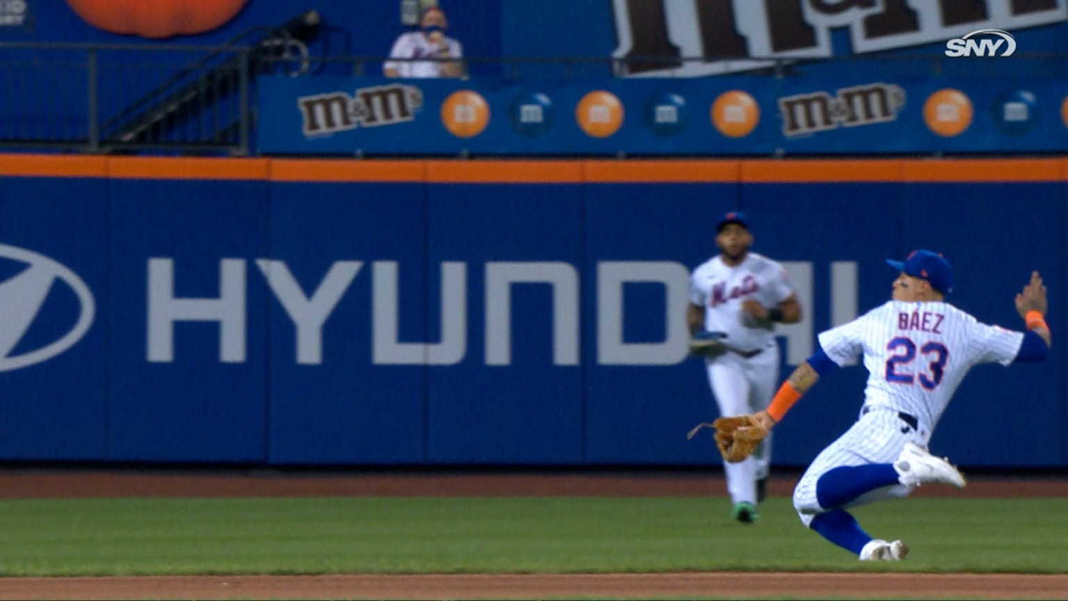 Javier Báez makes a sliding catch in shallow center | 08/25/2021 | New ...