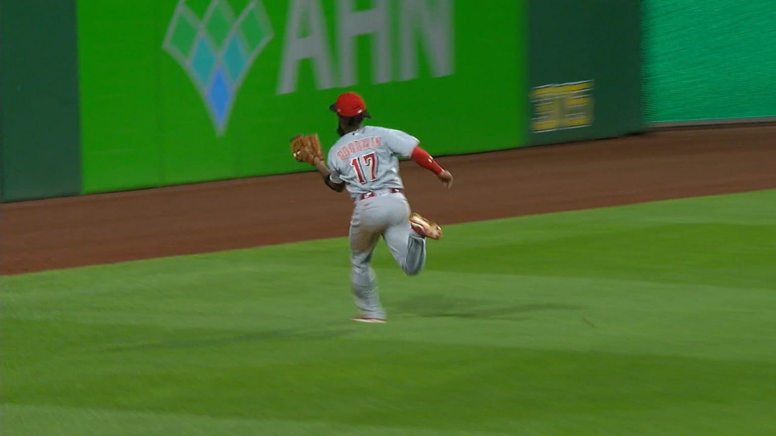 Brian Goodwin reaches out and makes running catch | 09/05/2020 ...