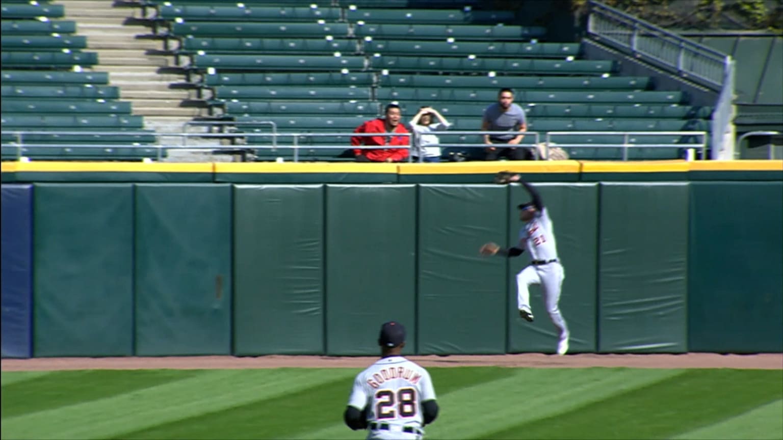 JaCoby Jones makes a sweet catch in the 1st inning | 04/29/2021 ...