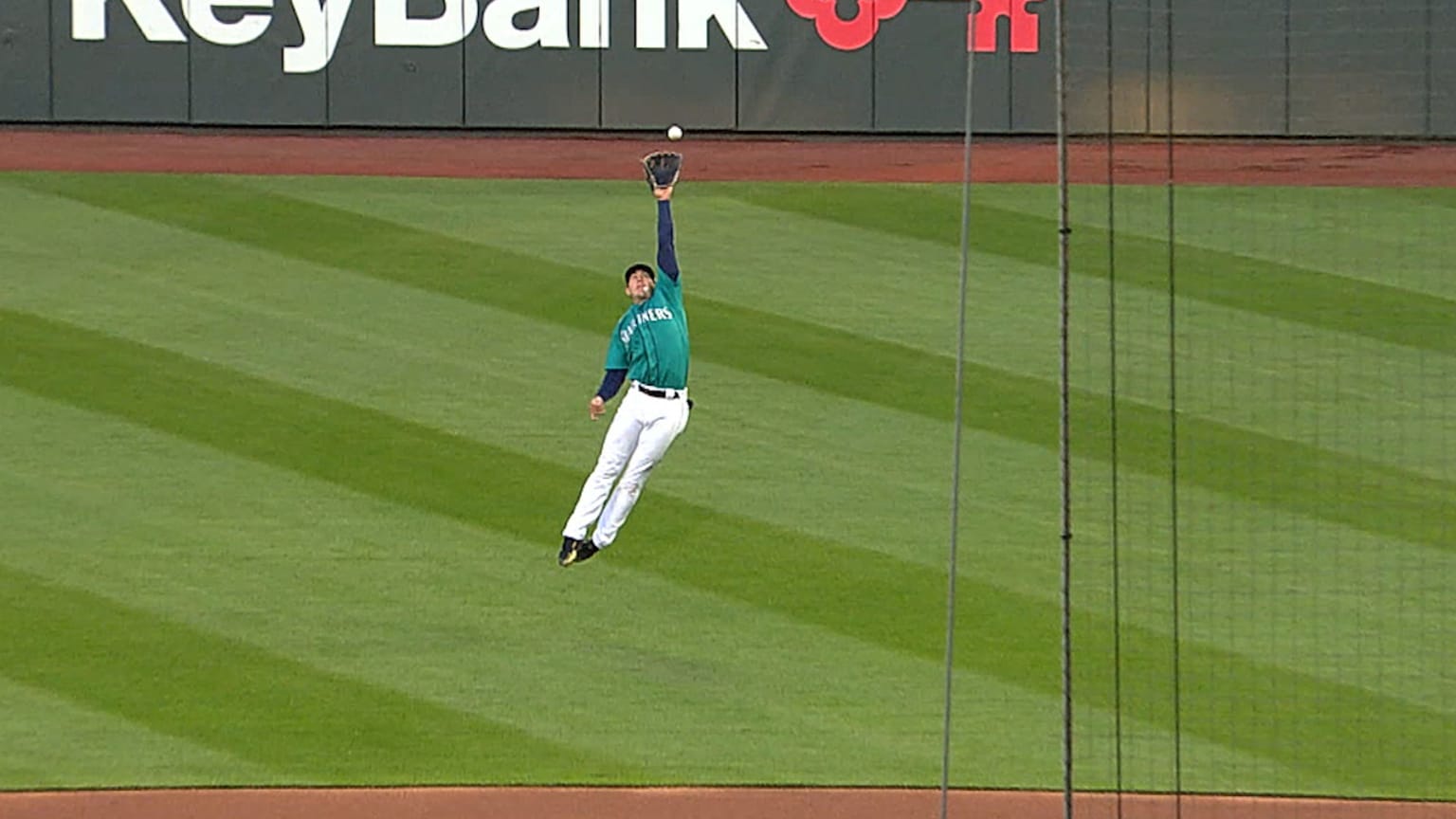 Dylan Moore leaps and makes spectacular play | 05/14/2021 | Seattle ...