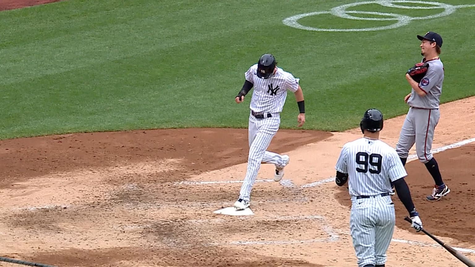 Tyler Wade scores on a wild pitch in the 5th | 08/21/2021 | New York ...