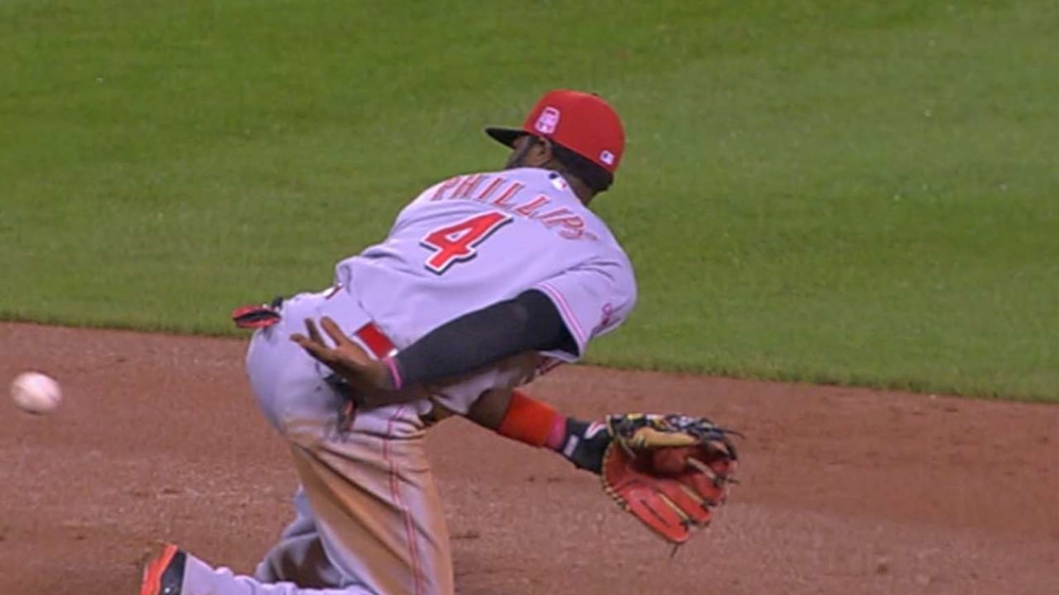 Must C Crafty: Phillips starts DP with flashy flip | 06/25/2015 | MLB.com