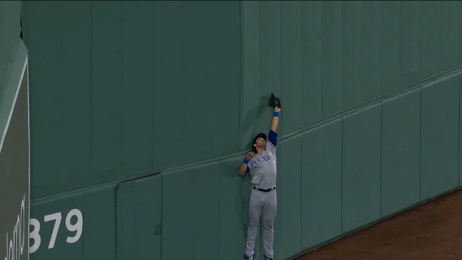 DJ Peters makes a leaping catch and throws to 1st | 08/21/2021 | MLB.com