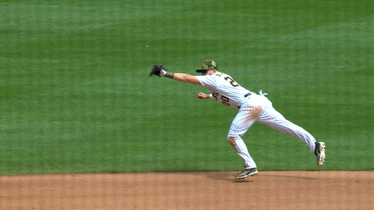 Mike Brosseau's diving catch | 05/22/2022 | Kansas City Royals