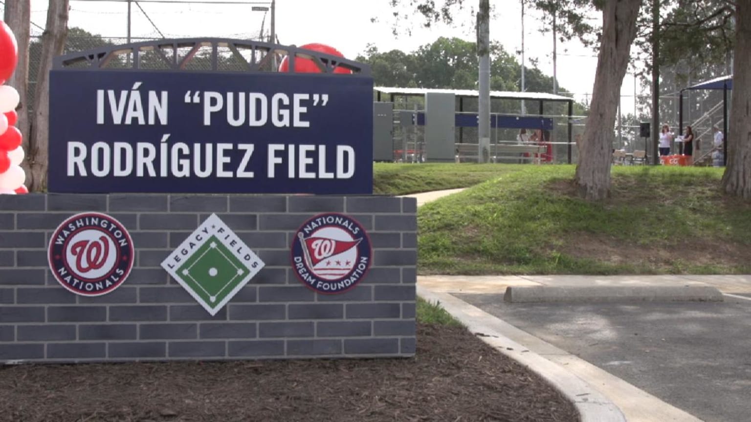 Ivan 'Pudge' Rodriguez Field ribbon cutting ceremony | 08/29/2017 | MLB.com