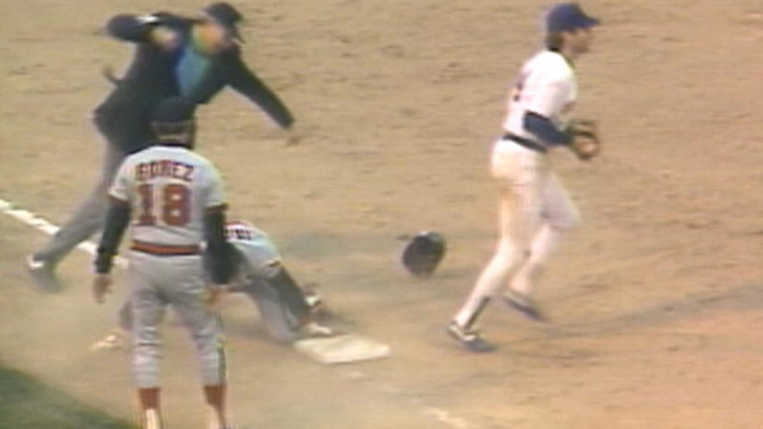1982 ALCS Gm5: Moore throws out Jackson | 10/10/1982 | Atlanta Braves