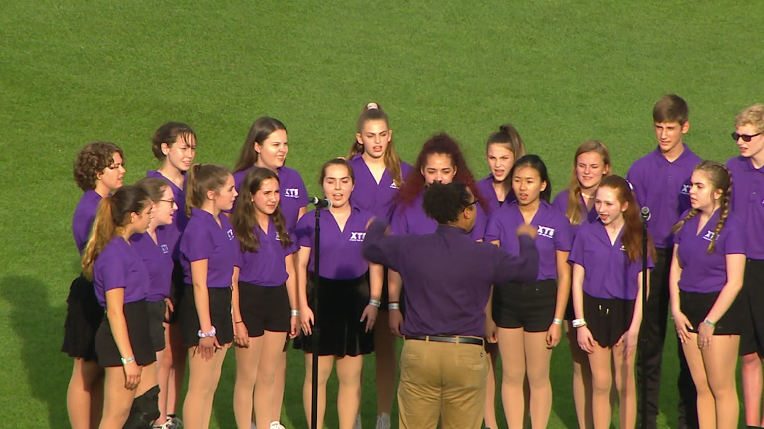 Richard Raul Conservatory sings | 06/18/2019 | MLB.com