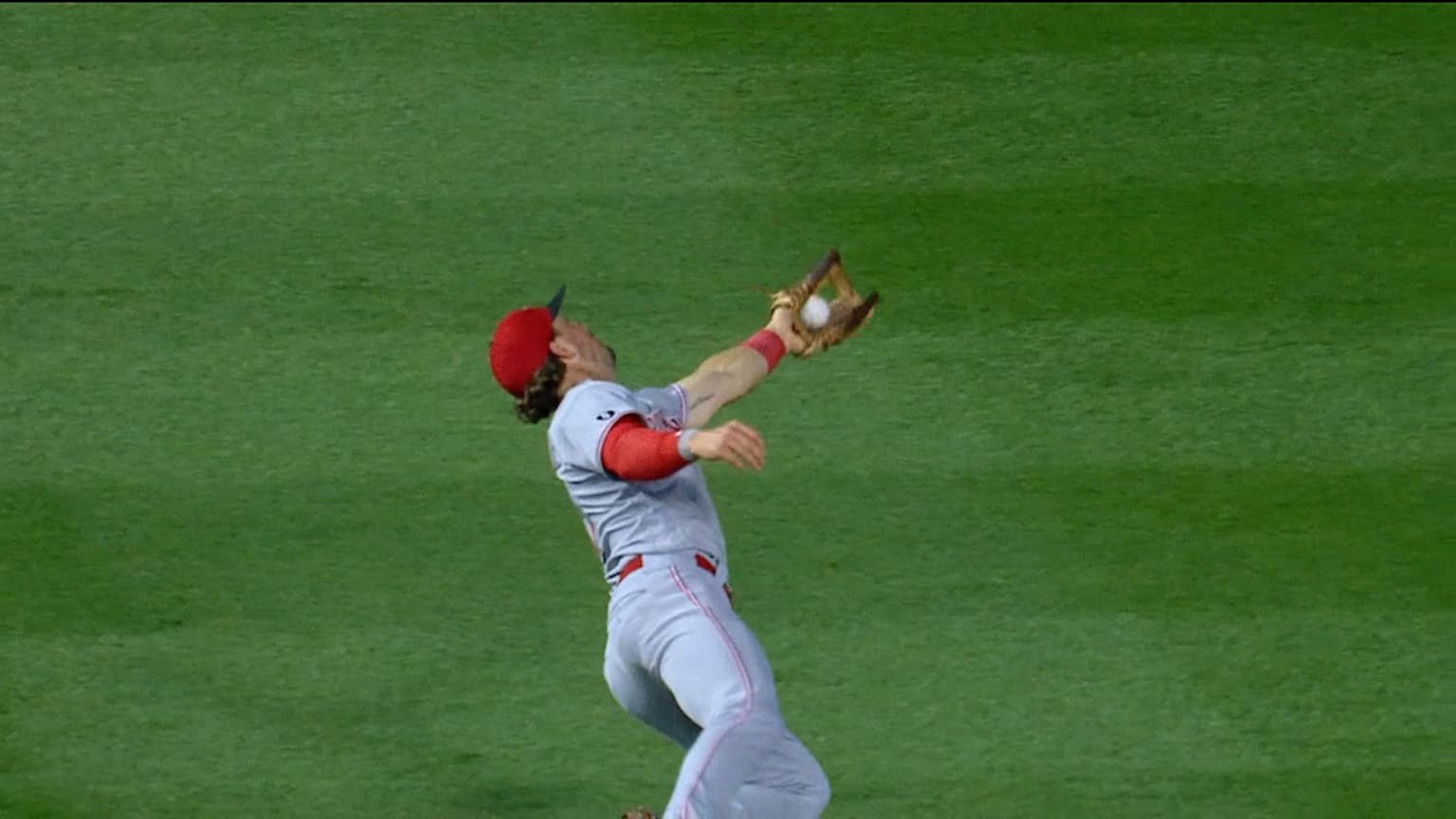 Kyle Farmer makes an over-the-shoulder catch in 8th | 09/07/2021 ...
