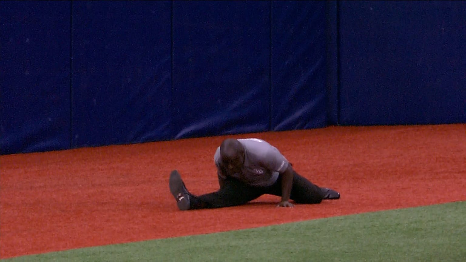 Rays security guard shows off his dance moves | 07/30/2022 | Kansas ...