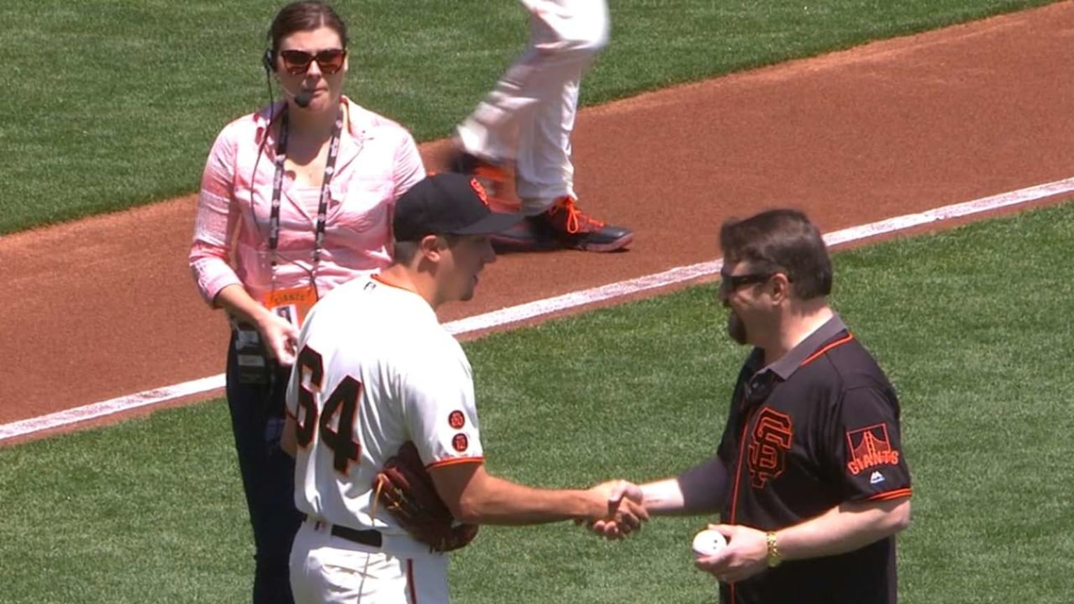 Richard Perrin's first pitch | 05/11/2016 | Kansas City Royals