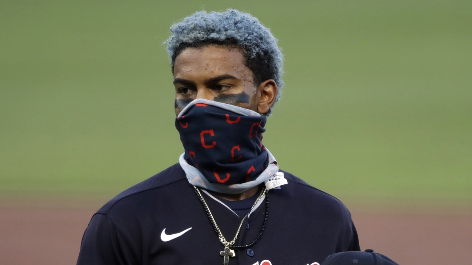 Indians line up with arms on shoulders for anthem | 07/18/2020 | MLB.com